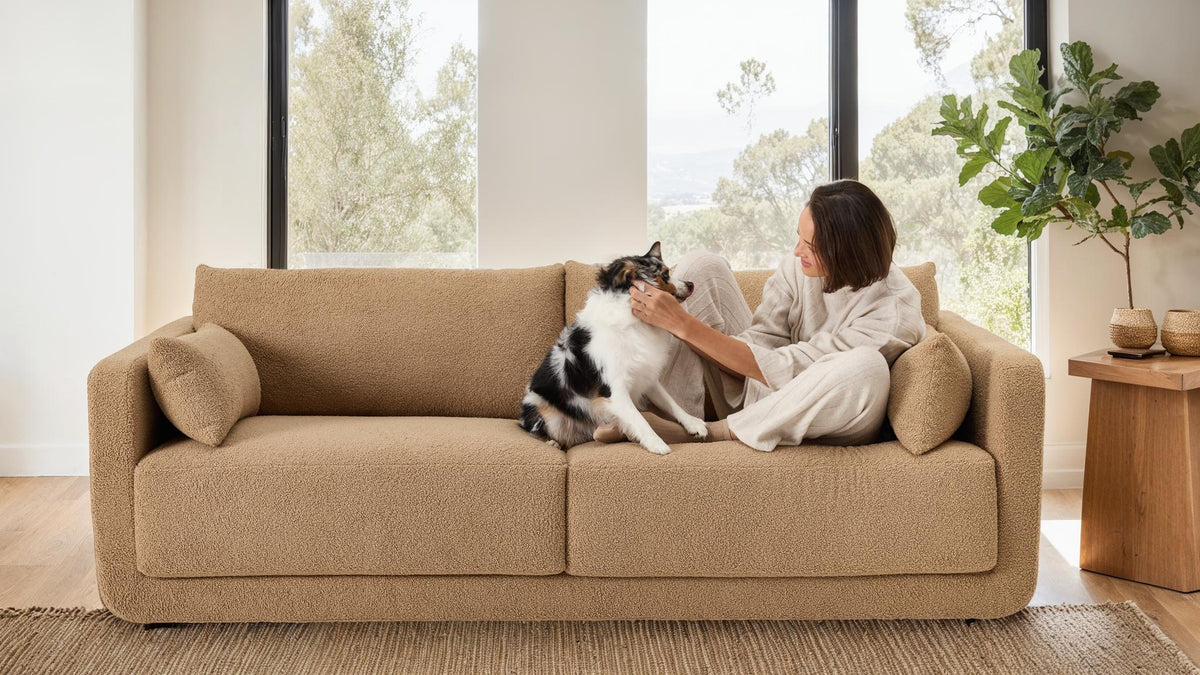 Customizable Eva Curved Loveseat | BenchMade Modern